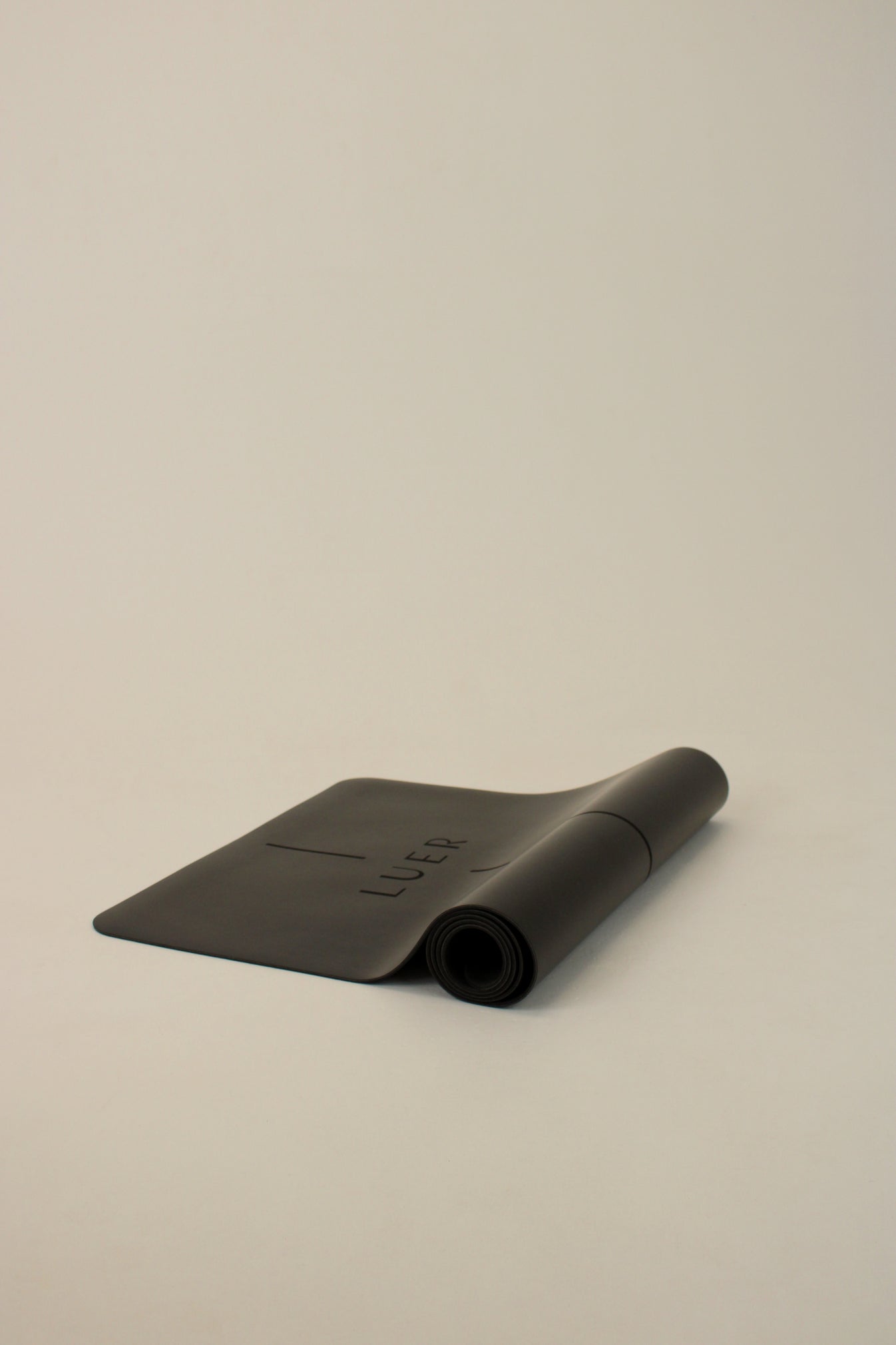LUER YOGA - The Essential Yoga Mat (SHADOW BLACK) | Premium Yoga Mats