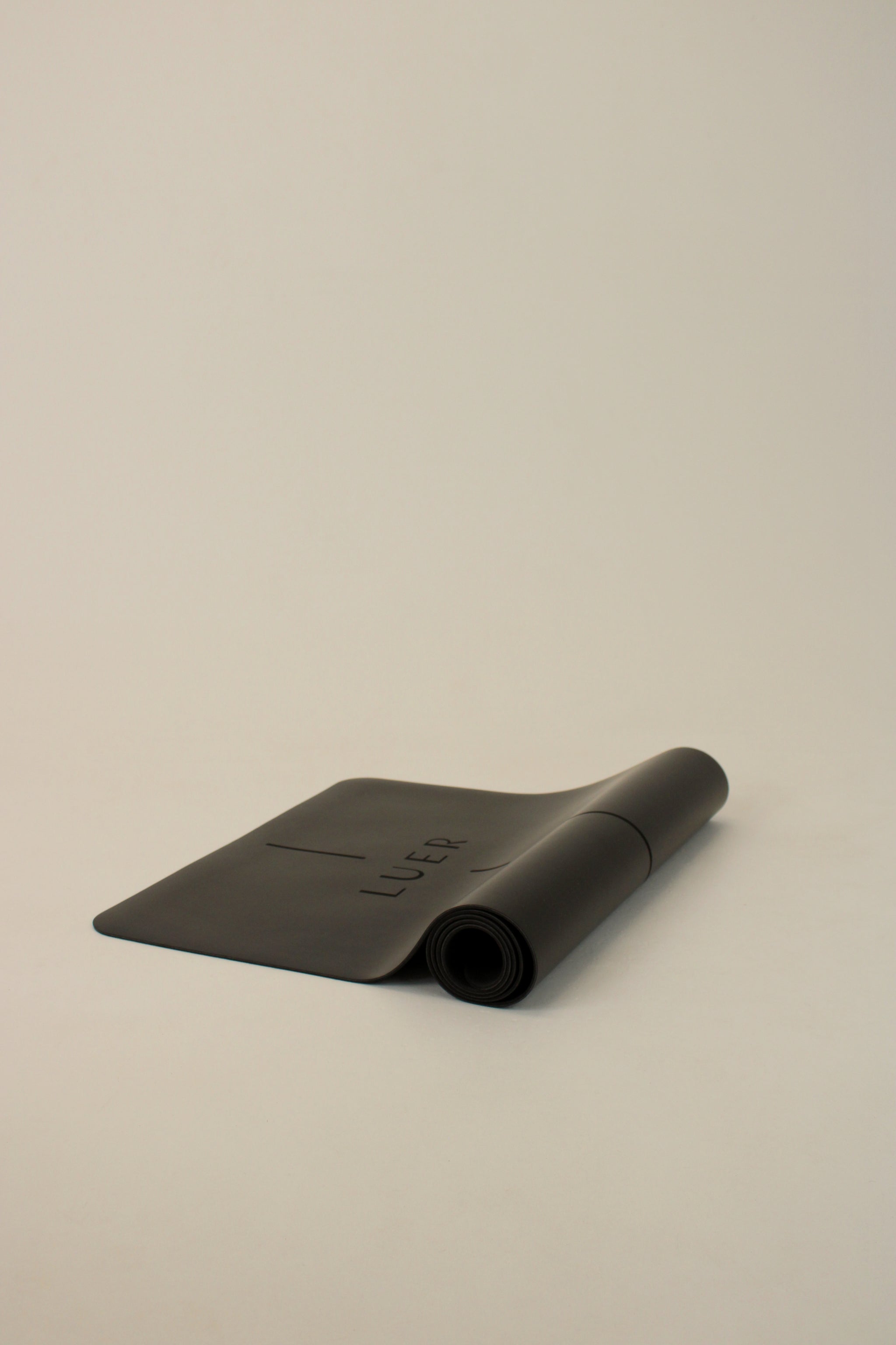 LUER YOGA - The Essential Yoga Mat (SHADOW BLACK) | Premium Yoga Mats